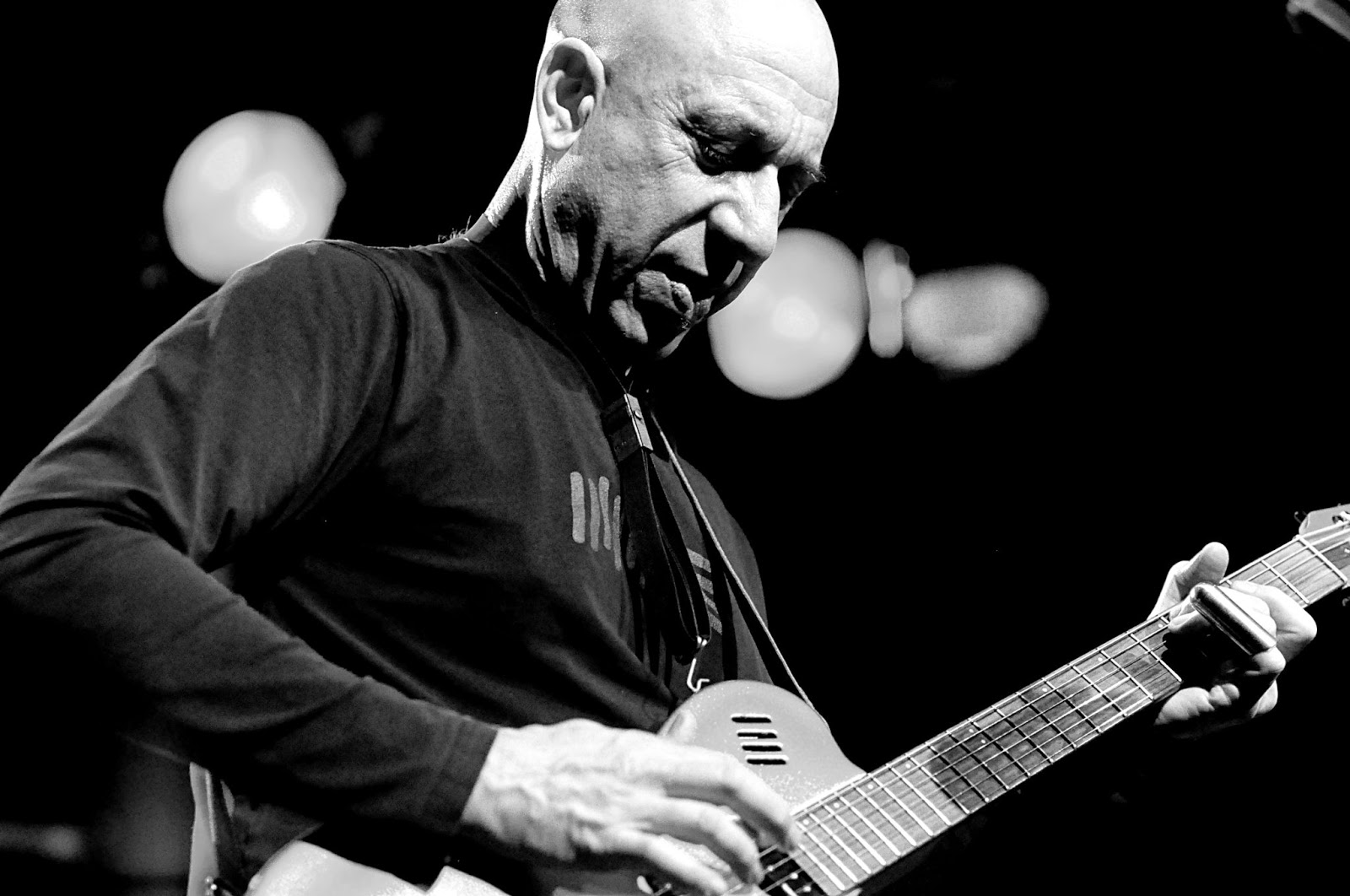 PREPARED GUITAR: Elliott Sharp