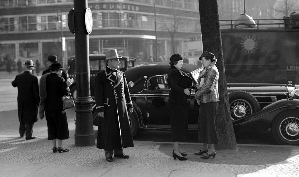 Amazing Photos Capture Street Scenes of Berlin in the 1930s ~ Vintage ...