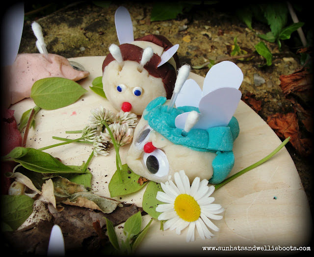 Sun Hats & Wellie Boots: Play Dough Minibeasts & Bug Hunts