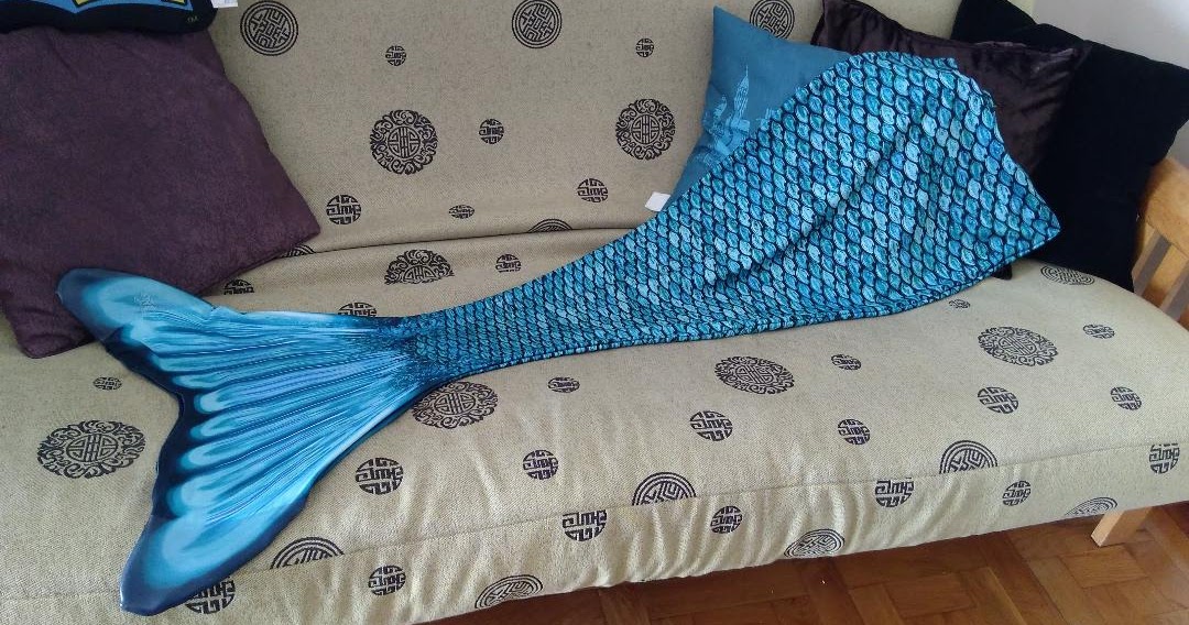 Musings and crafting: Review: FinFun Mariana's Tidal Teal Mermaid Tail