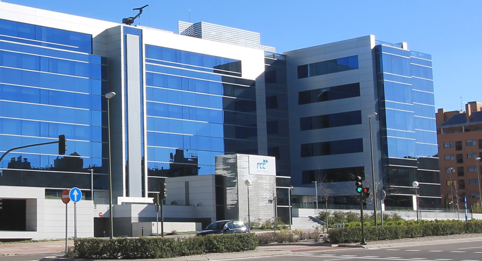 Inmobiliaria Carso lanza una Opa sobre el 100% de FCC, a 7,60 euros por ...