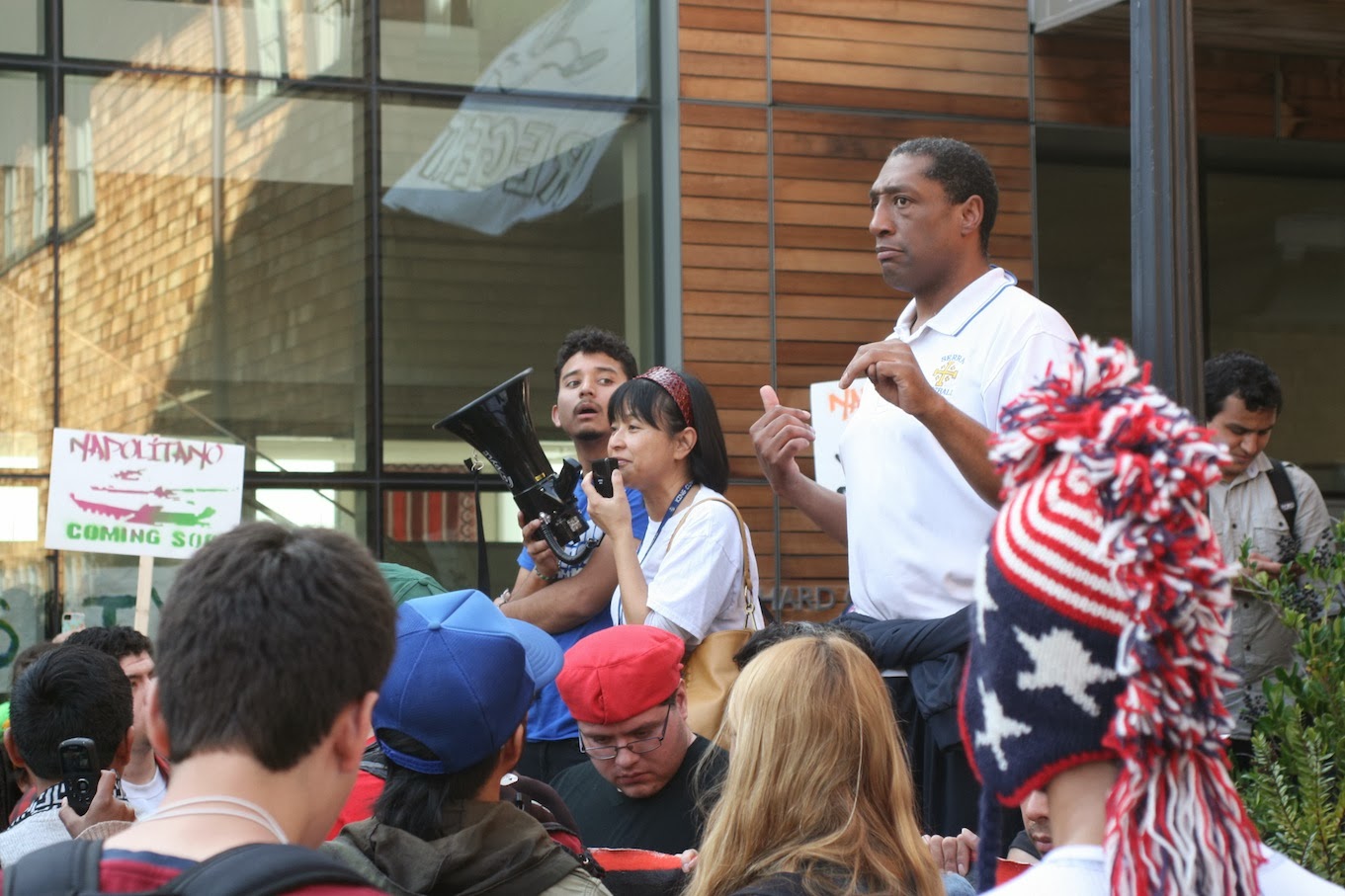 Ergoat: Recognizing “Protest Theater” Facades at #No2Napolitano and Beyond