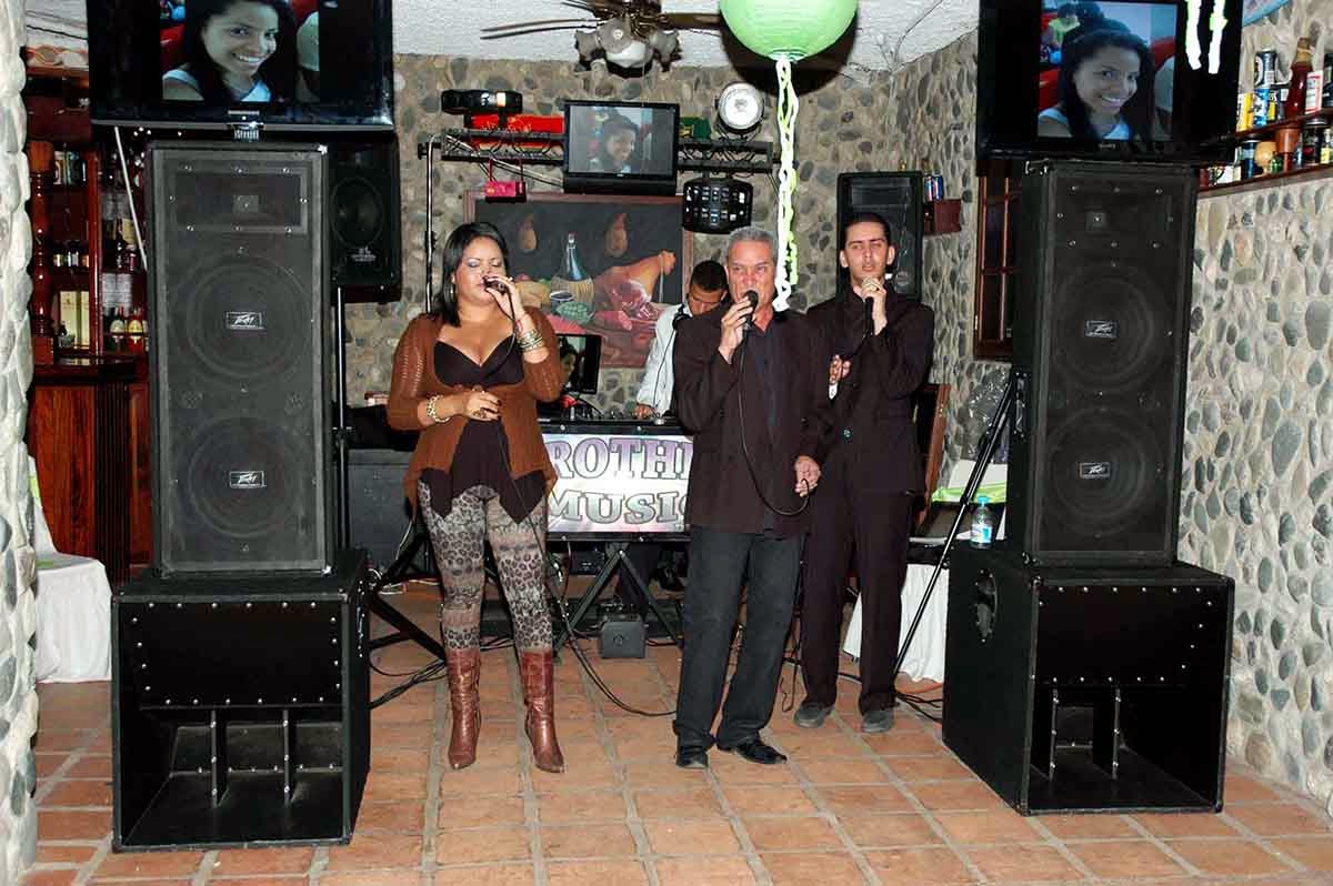 PRODUCCIONES MORA: GRUPOS MUSICALES
