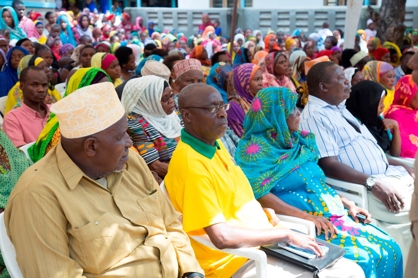 MAKAMU WA RAIS AZINDUA UGAWAJI MABESENI YENYE VIFAA TIBA KUTOKA UBALOZI ...