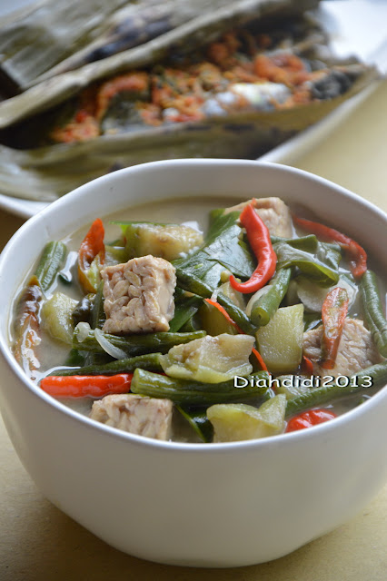 Diah Didi's Kitchen: Menu Makan Siang..Sayur Lodeh dan Pepes Pindang ...