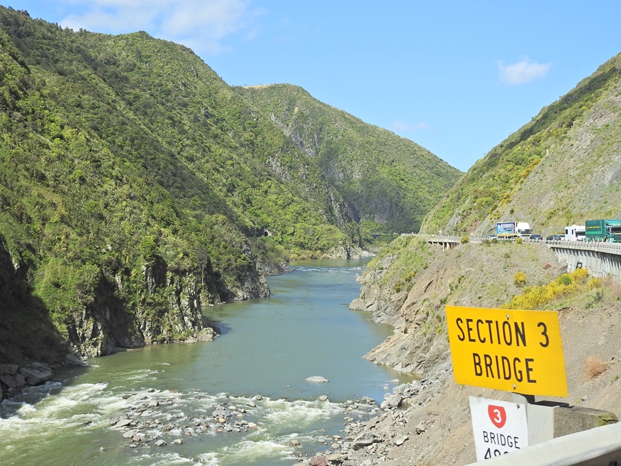 photographing New Zealand: manawatu gorge