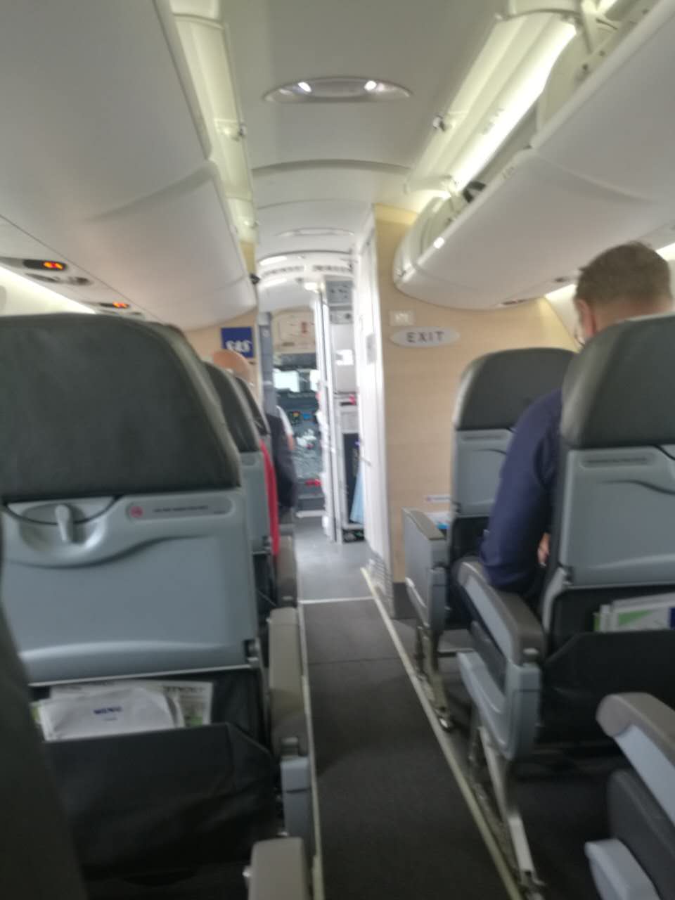 Canadair Regional Jet 900 Seating : Seat Map Delta Airlines Bombardier ...