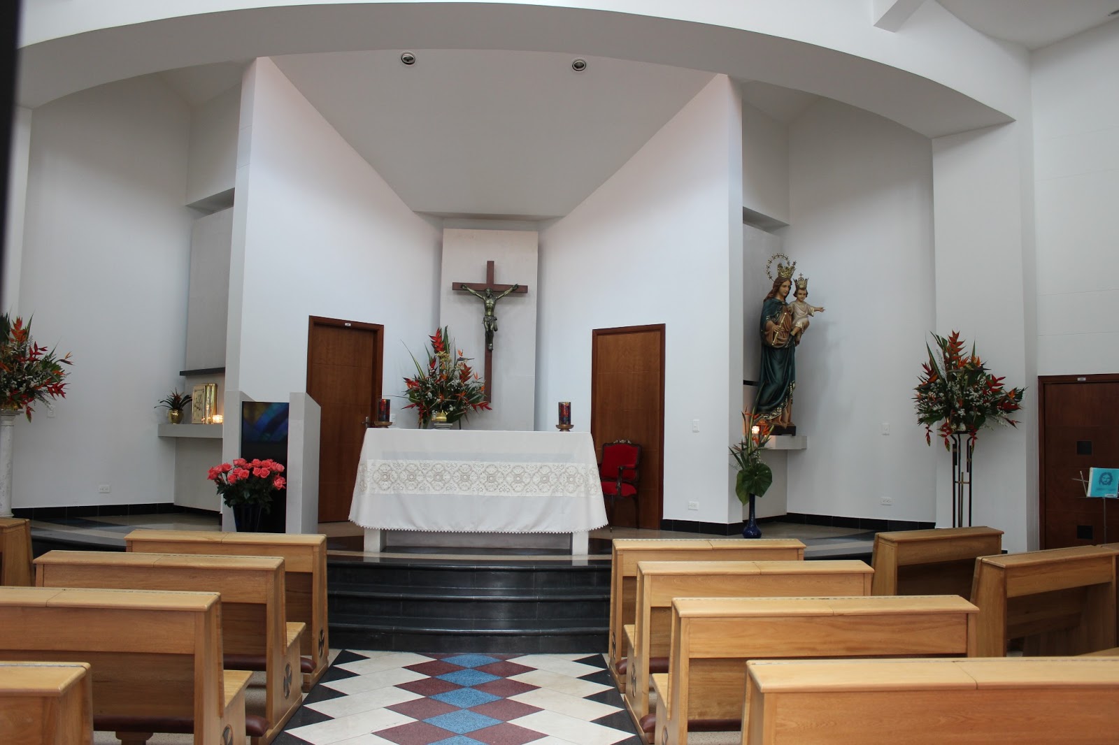 Casa de Espiritualidad LA MONTAÑITA: CAPILLA