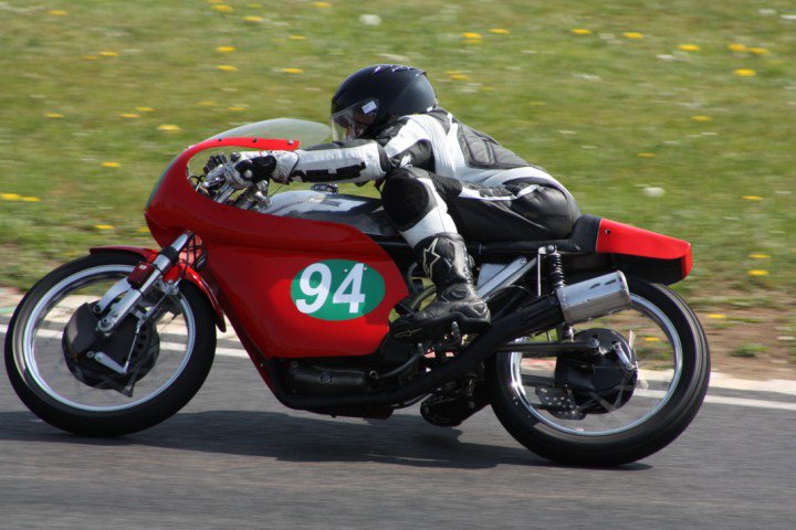 Ducati Single Racing: Mallory Park - Easter Monday
