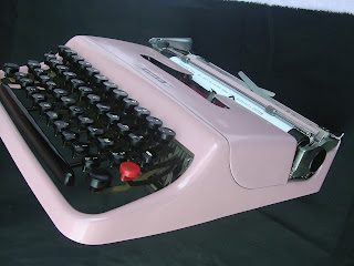 Typewriter - La Macchina per Scrivere: Olivetti Lettera 22