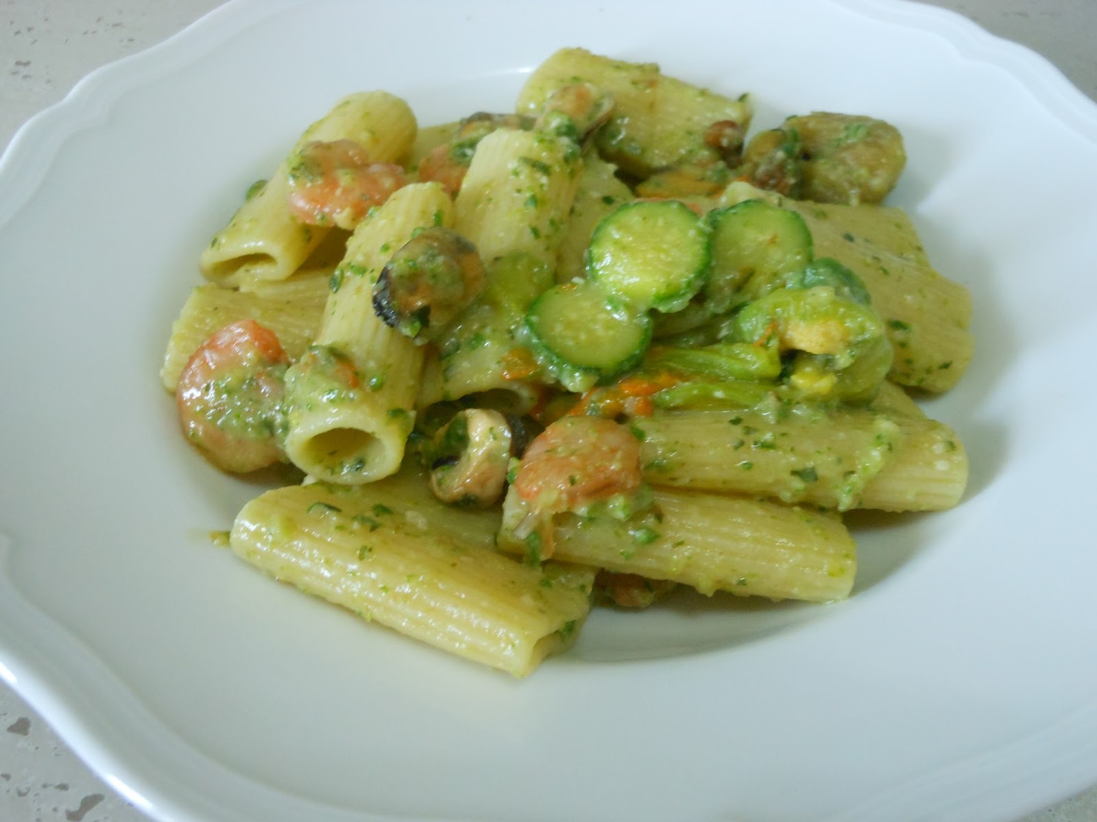 Provare Per Gustare::...: ... PASTA CON PESTO DI ZUCCHINE E MANDORLE ...