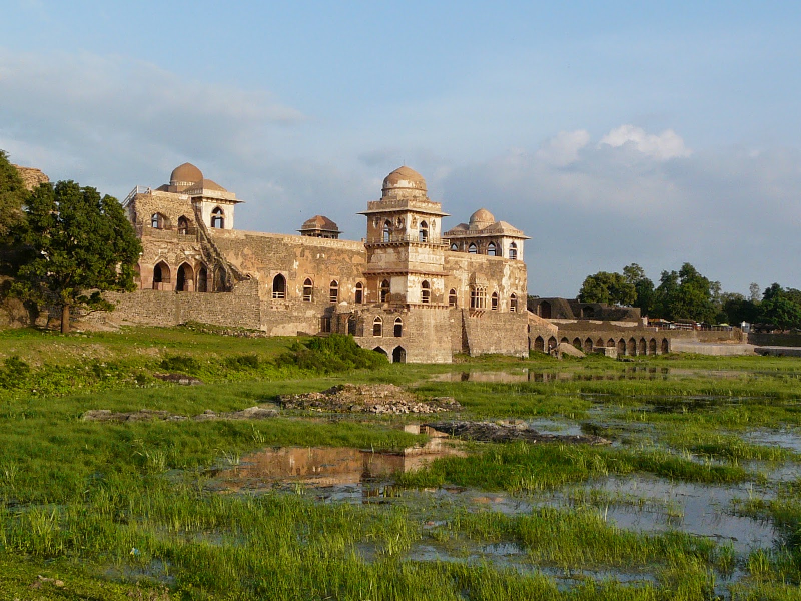 Jahaz Mahal ~ Arquitectura asombrosa