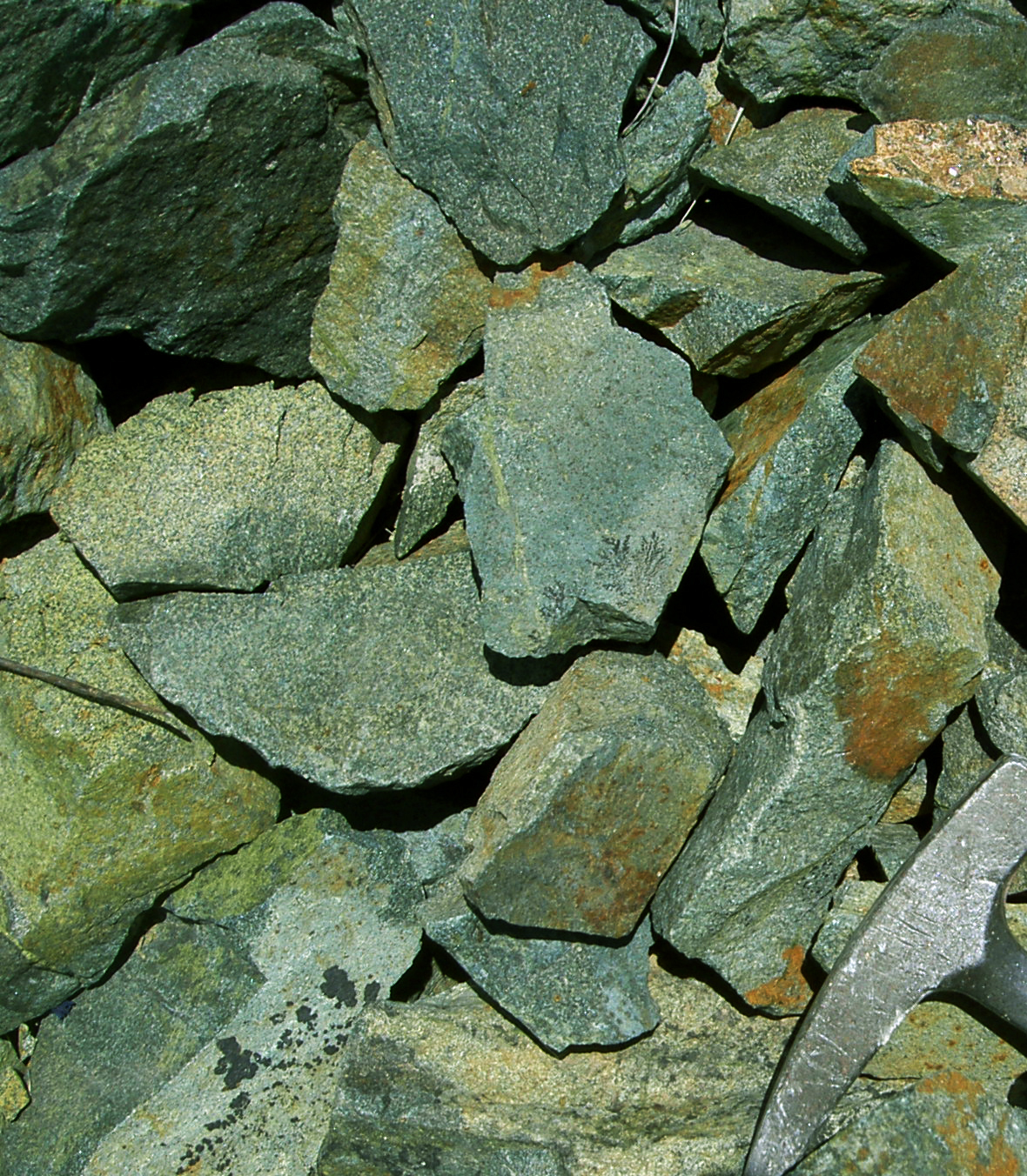 Arqueocerámica: Rocas verdes, hematites y arcillas de Santomera.