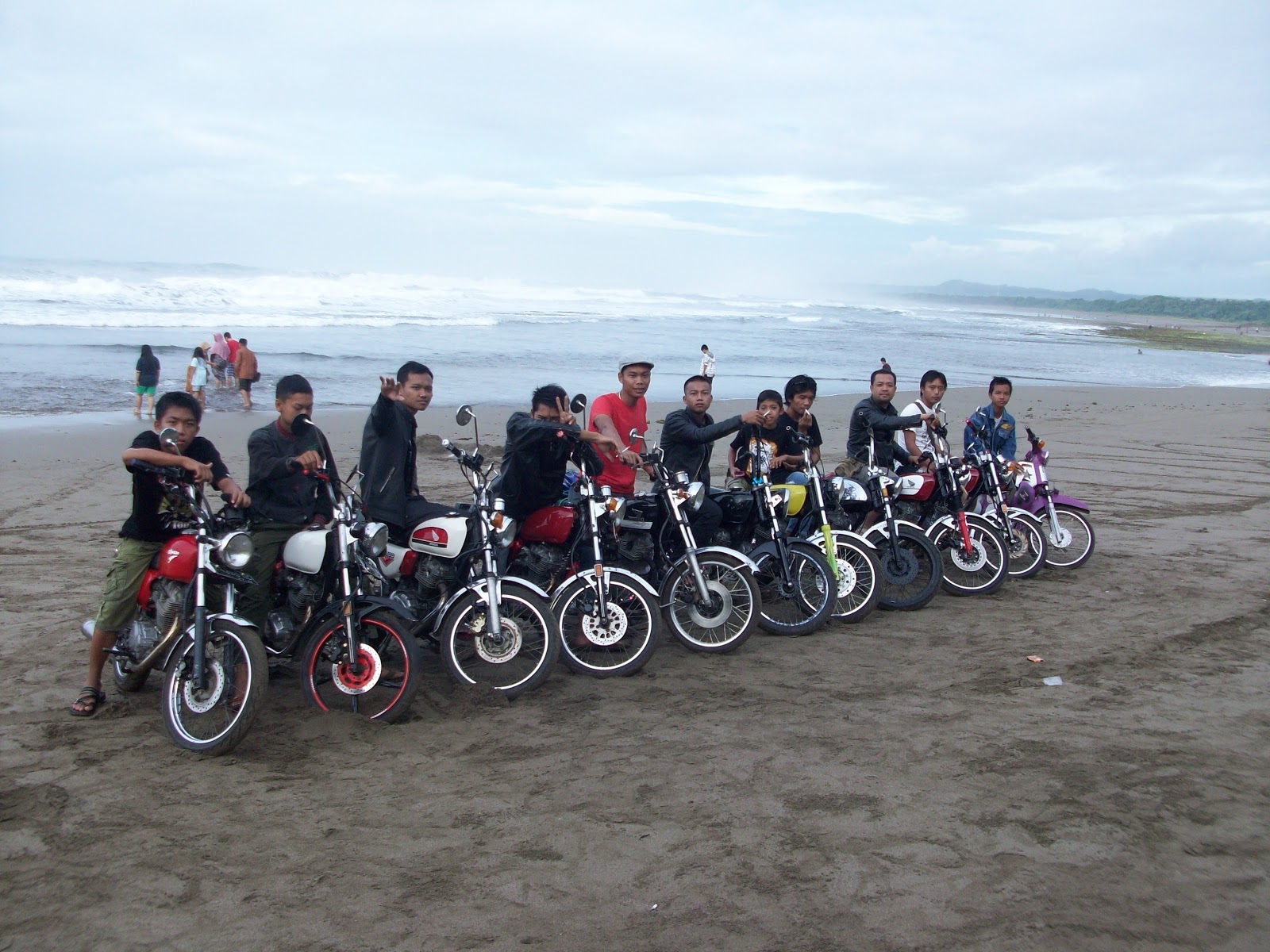 INDAHNYA BERBAGI: KOMUNITAS CB CLASSIC