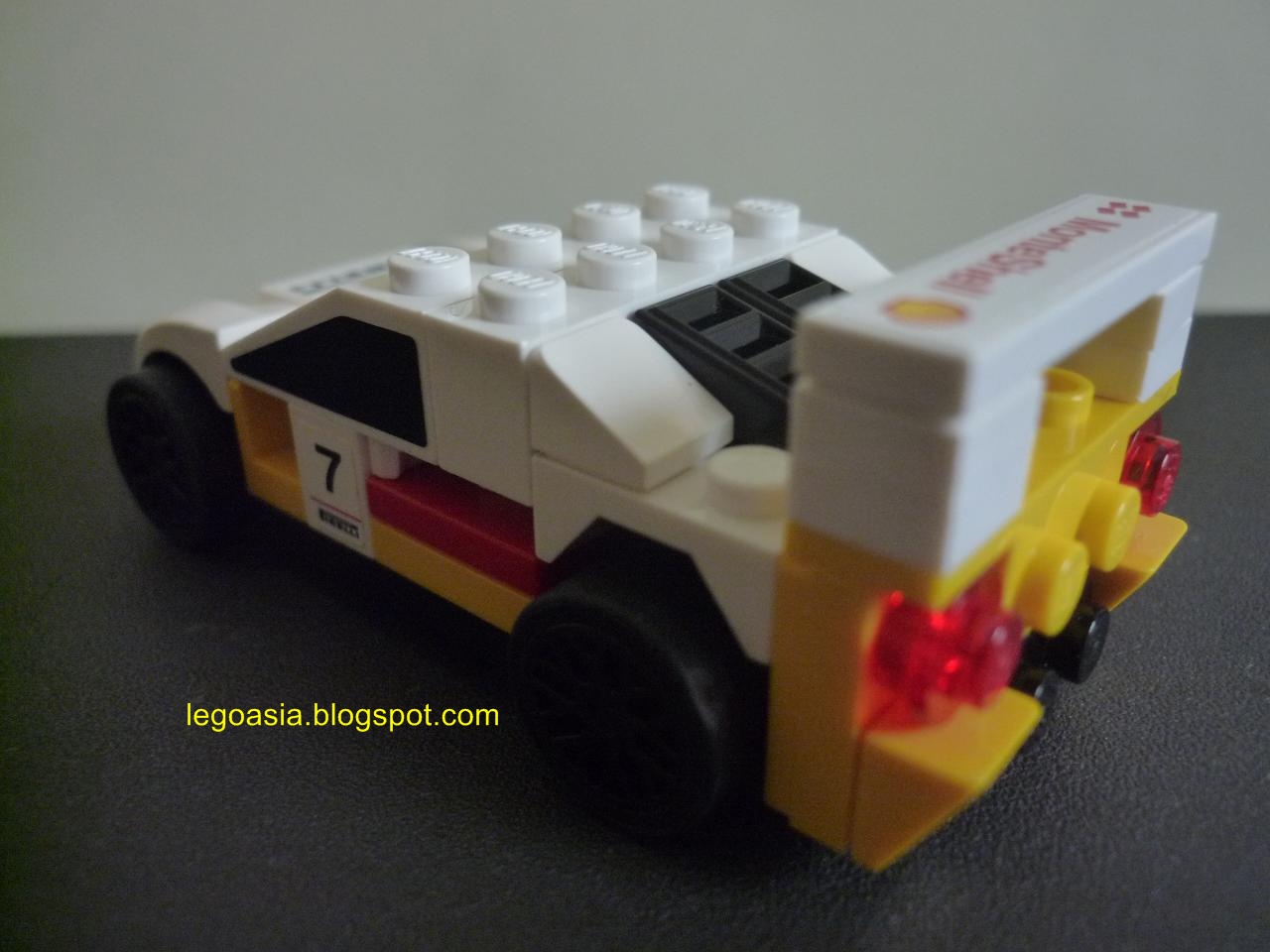 Lego Asia: Lego 30192 Ferrari Shell F40 (No.4) Review