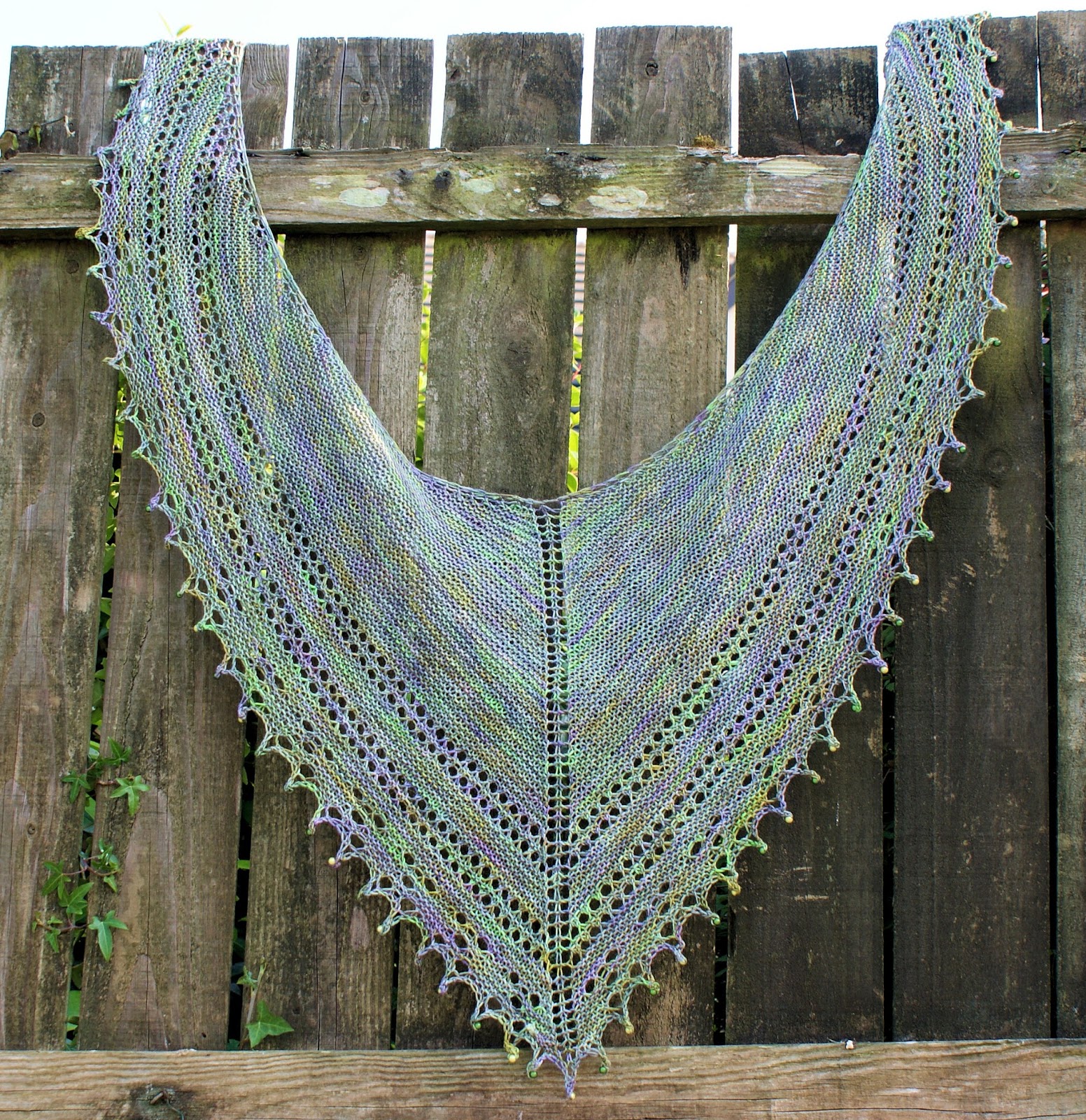 Confessions of a YarnAddict: Monday Mini Tip Tutorial - Three shawl shapes