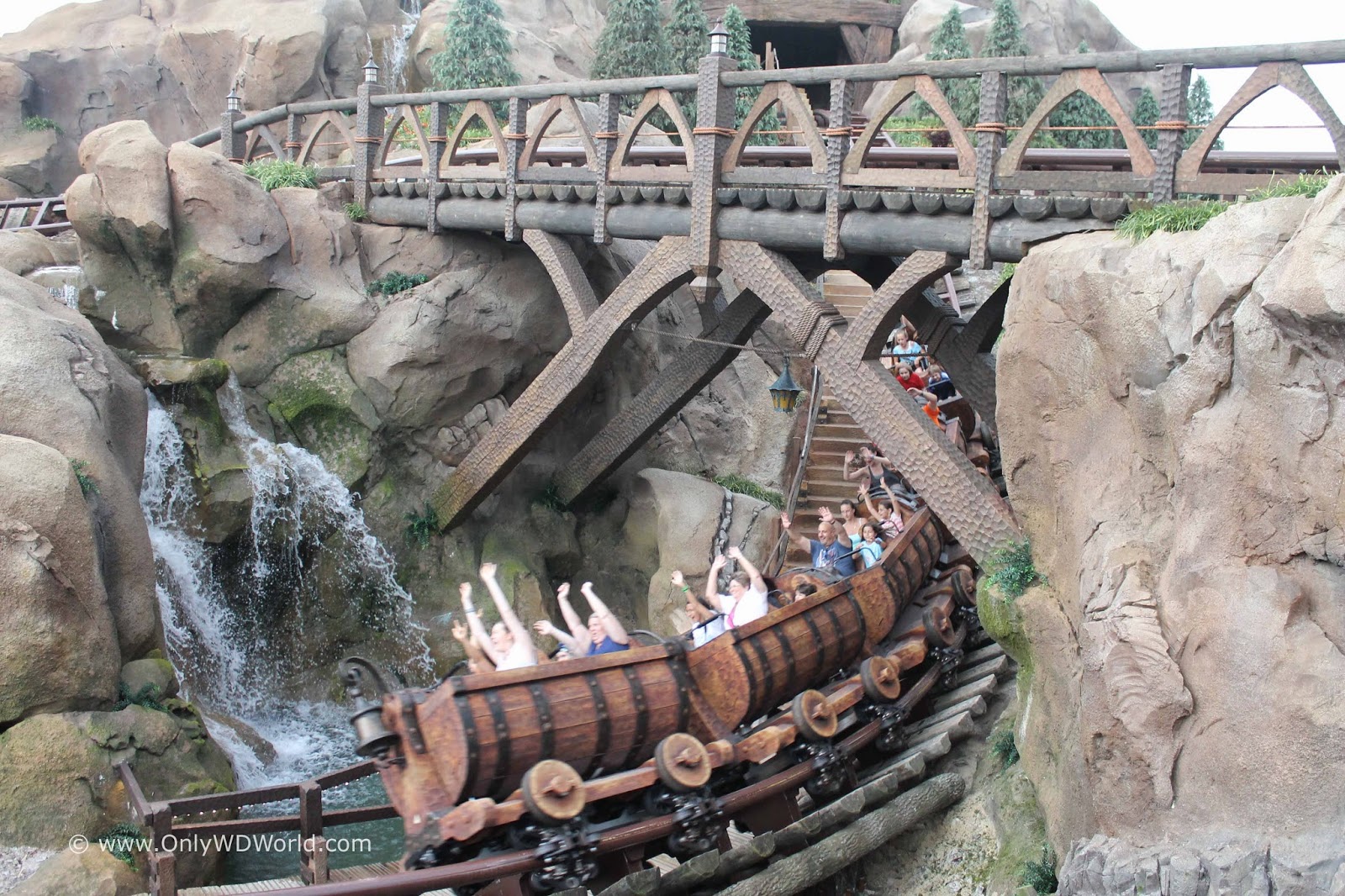 Seven dwarfs mine train - lopezaqua
