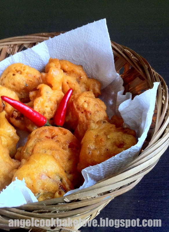 Cook.Bake.Love: Mum’s Cucur Ikan Bilis (Anchovies Fritters) 妈妈的炸江鱼仔饼