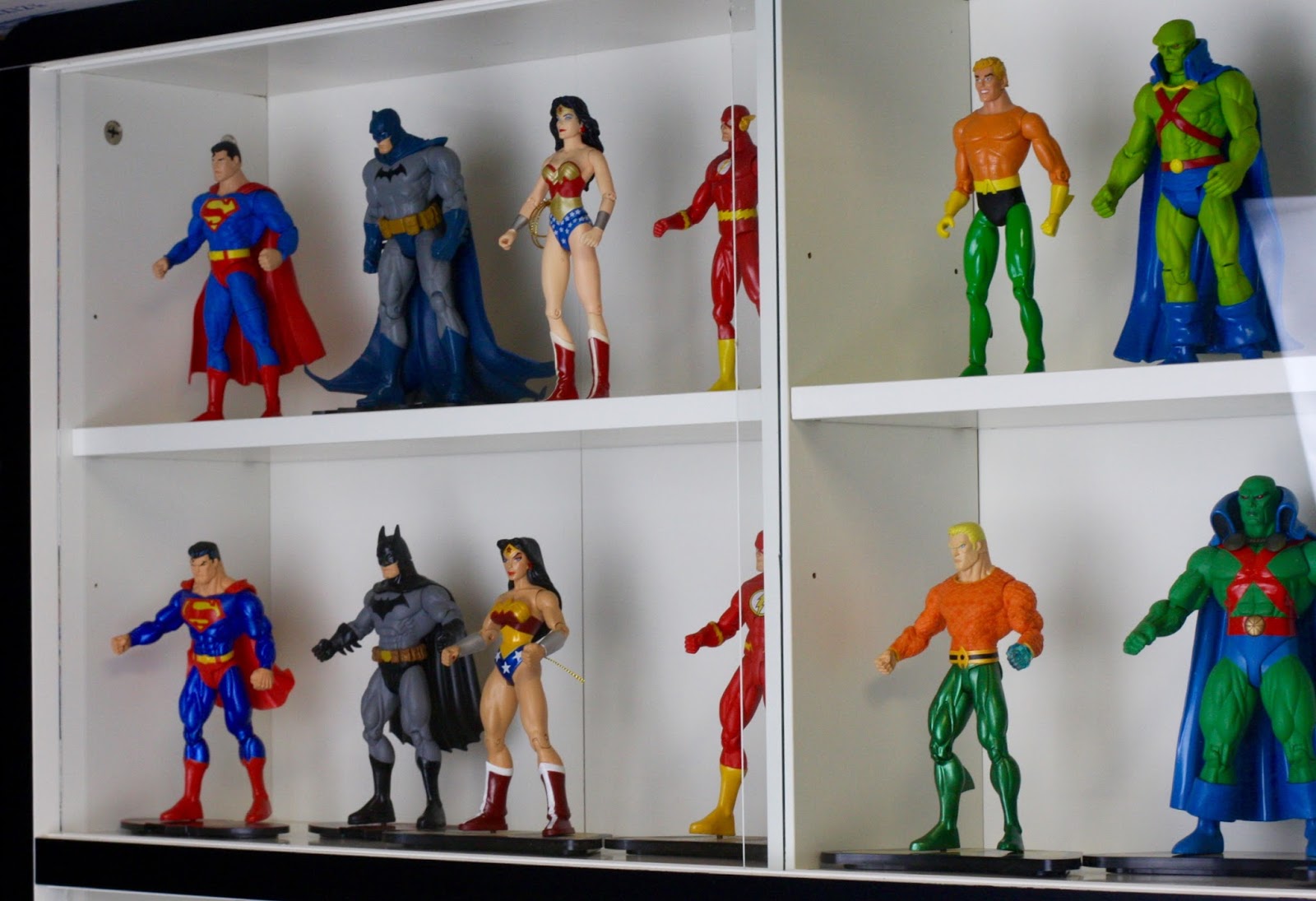 GEEK DIY BAM!: DC COMICS SUPERHEROS ACTION FIGURE DISPLAY DIY
