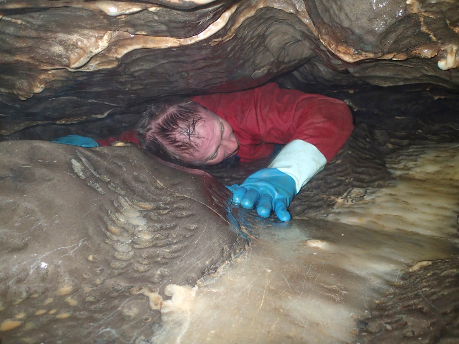 Dudley Caving Club: Large group, small spaces - Giants Hole Sunday 16th ...