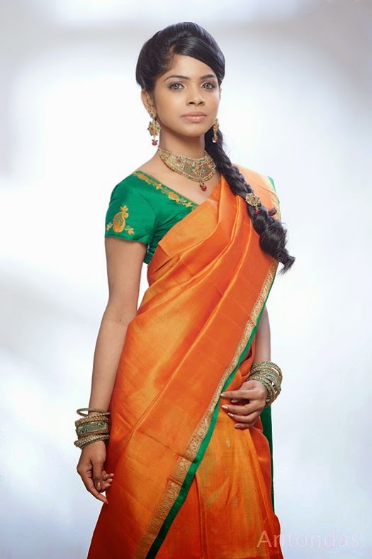Actress Divya Photo session in saree