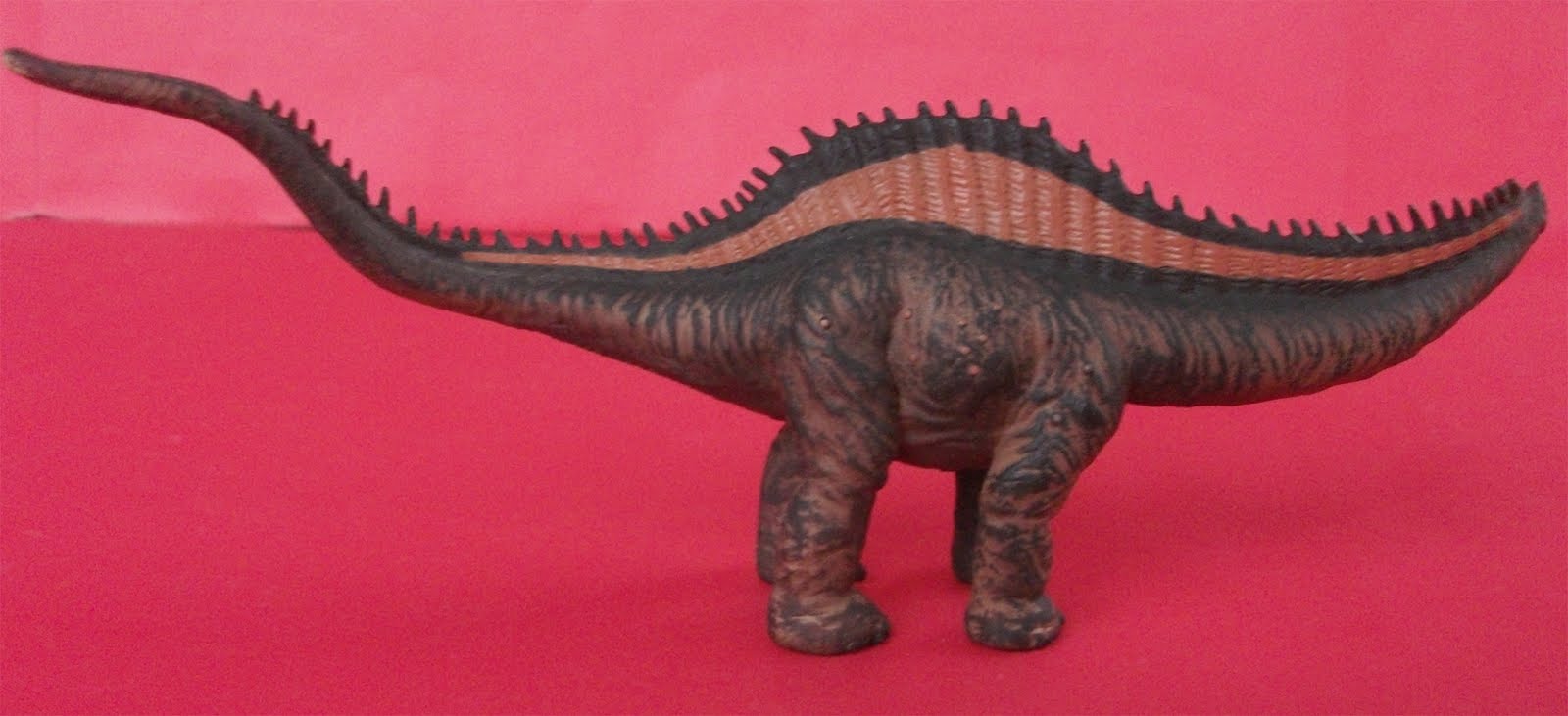 Dos Fósseis ao Plástico!: REBBACHISAURUS (PROCON COLLECTA)