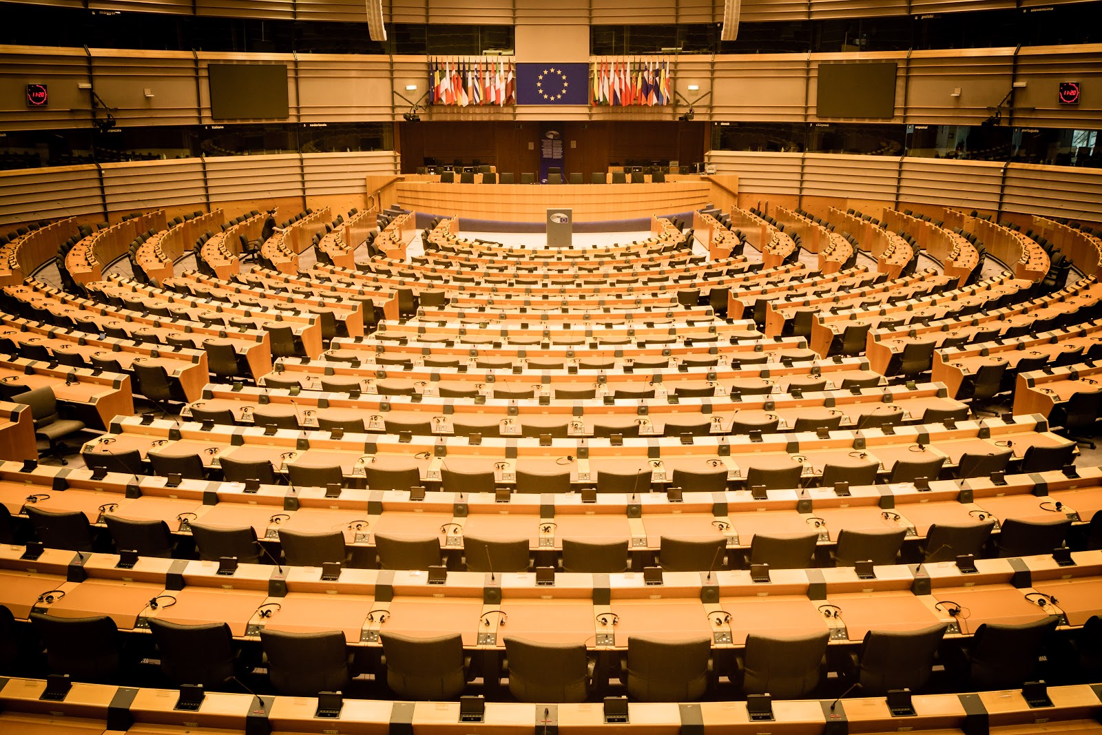 Klas Saskia: HET EUROPEES PARLEMENT & HET PARLAMENTARIUM