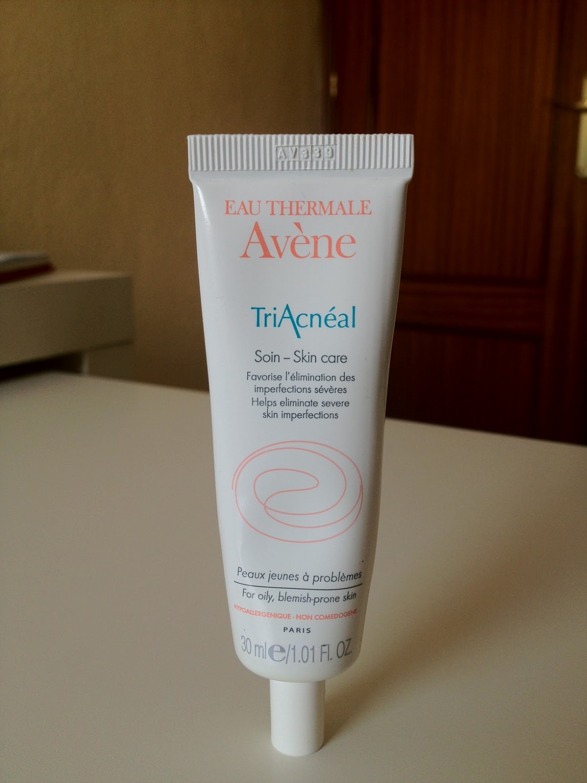 GLAMOUR IN WONDERLAND: TRIACNEAL DE AVENE