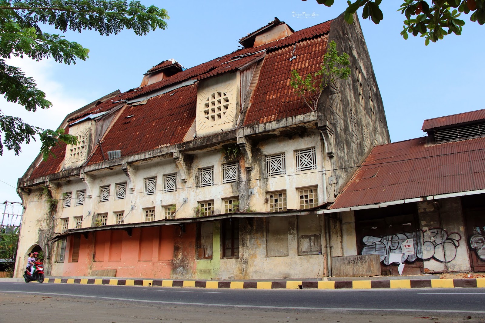 Jelajah Nagari Awak: Gedung Geo Wehry & Co Tercantik dan Megah di ...
