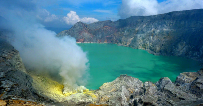 By Day, this is Wonderfull Indonesian Volcano - Indonesia Journey