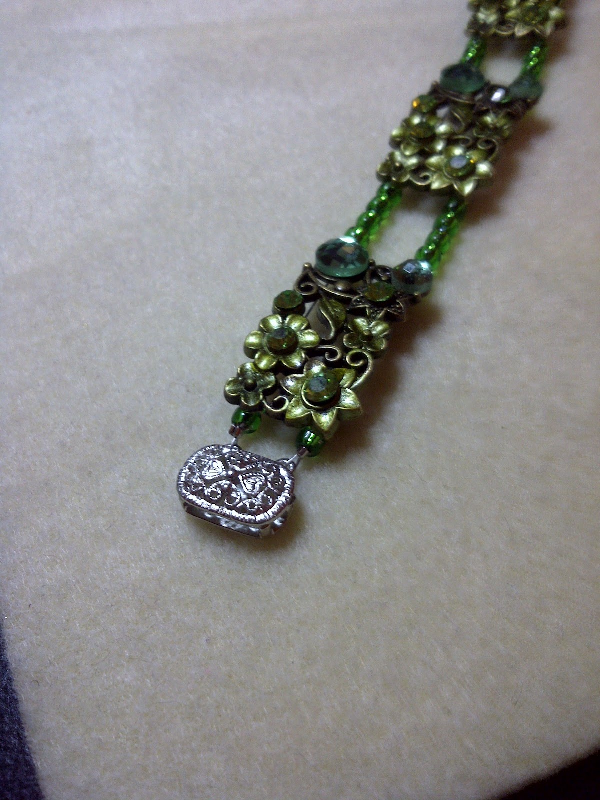 Emerald Hills: Tutorials on 'Bracket' Bracelets