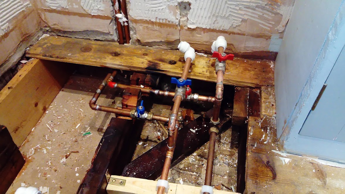 The original recycled kitchen: Keep your water inside your pipes