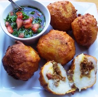 Colombian Style Stuffed Potatoes (Papas Rellenas Colombianas)