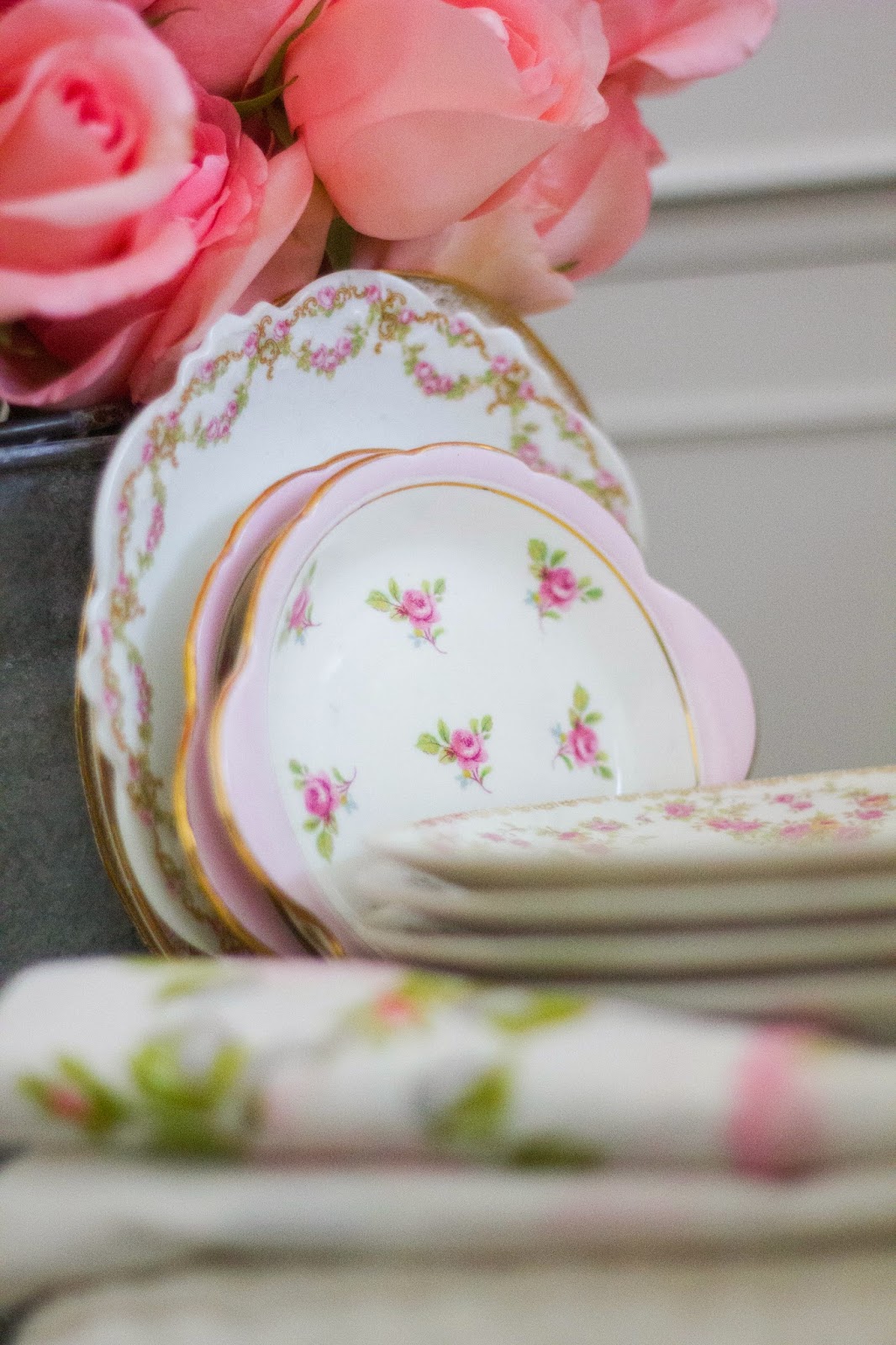 Vintage Home: Roses Plates Pink Pretty!