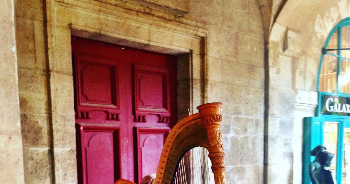 Focus On Paris: Harping