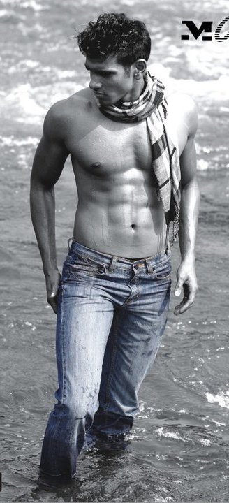 Shirtless Bollywood Men: Taher Ali