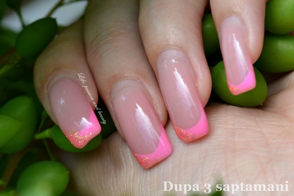 Unghii cu gel: French roz cu sclipici - Life, passion and beauty