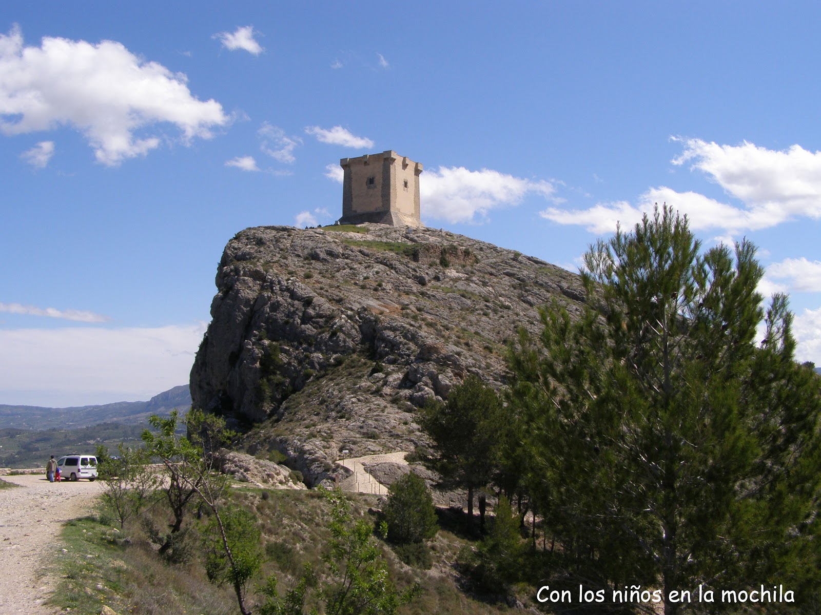 Cocentaina con niños: La ruta del castillo - Con los niños en la mochila