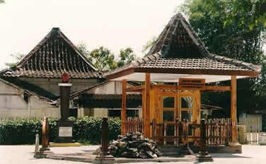 adat dan budaya kita: LEGENDA API ABADI MRAPEN