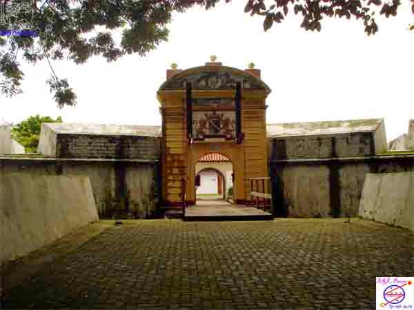 Lanka Pictures Page: Matara Star Fort