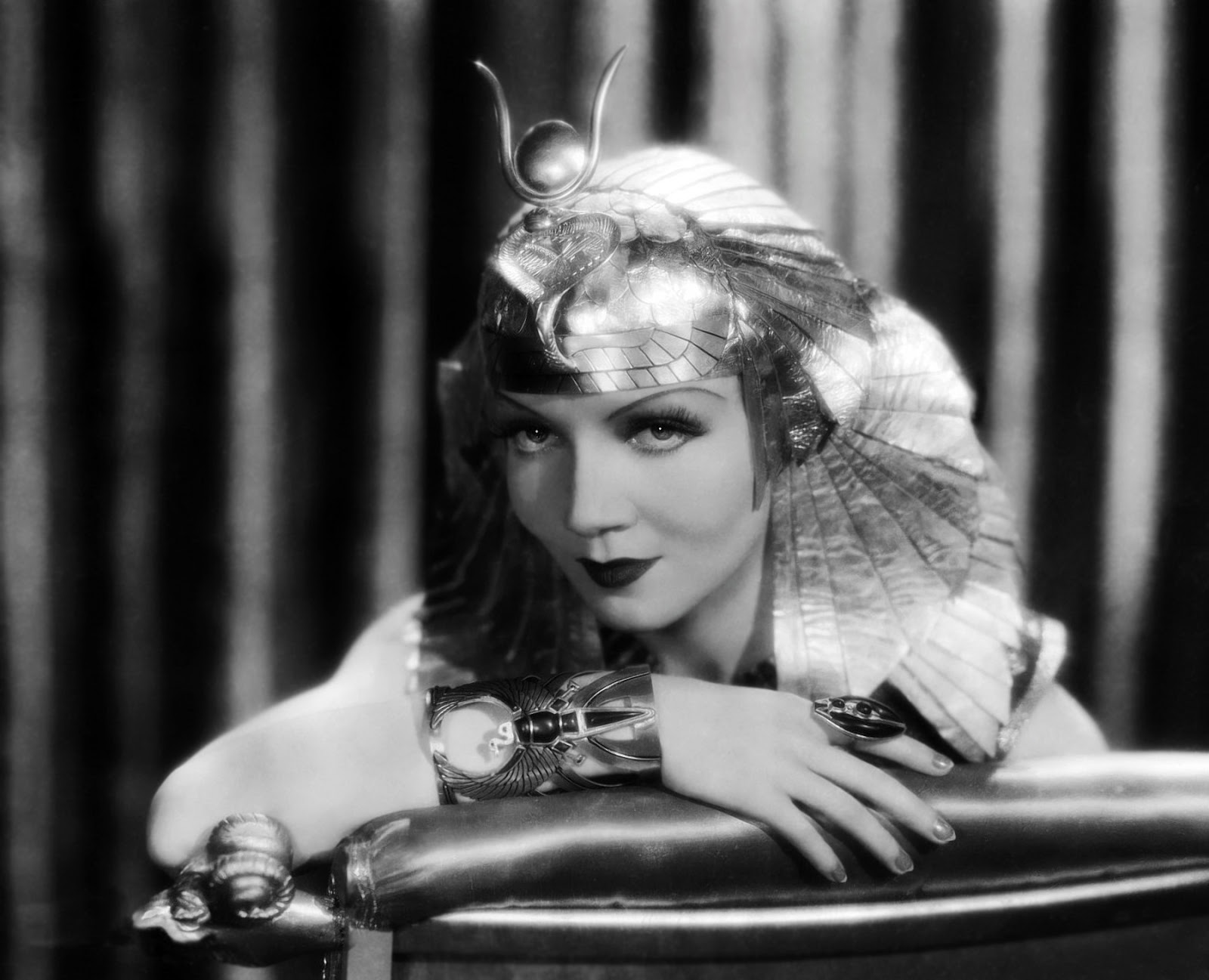 IAV: Noches de Claudette Colbert