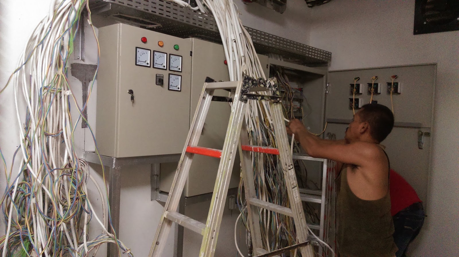 DBSELEKTRIC: TERMINASI PANEL