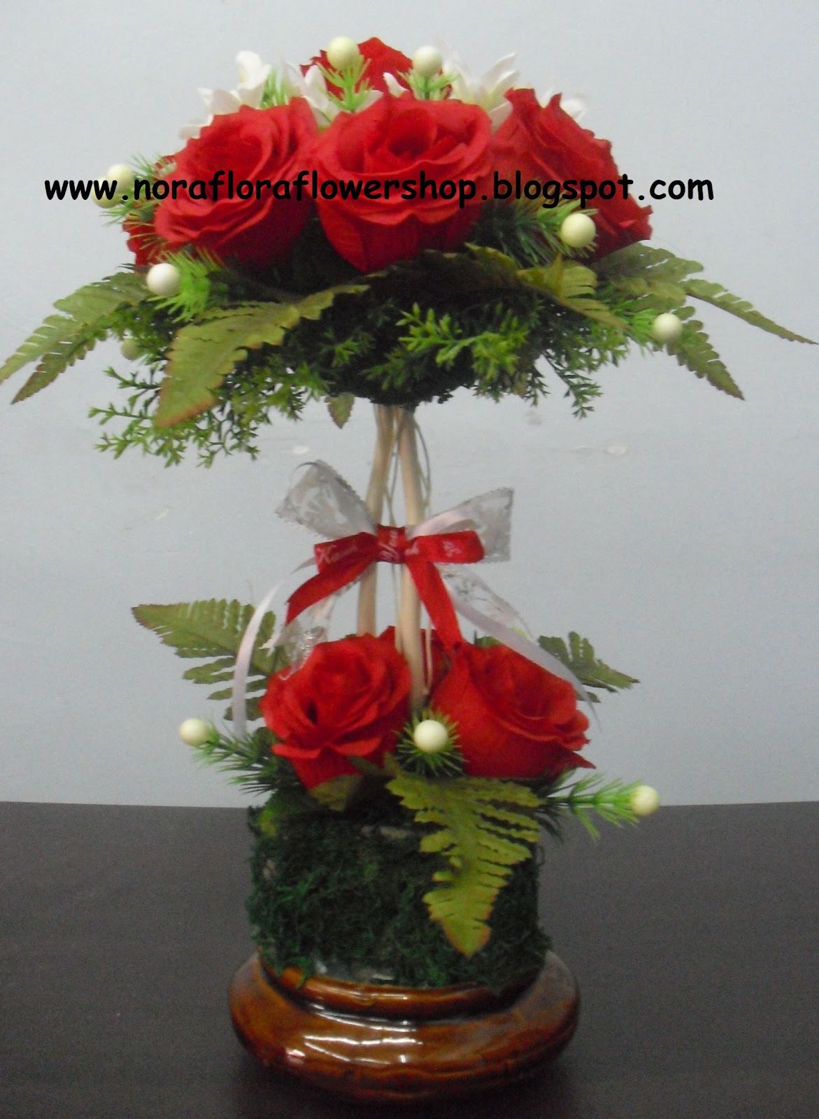 KEDAI BUNGA NORA FLORA: Gubahan bunga untuk diletak di atas meja yang ...