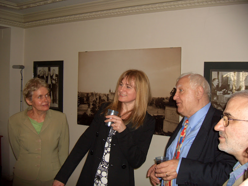 consemnări, poezii, eseuri: Scriitorul zilei: Daniel Turcea; comentariu ...