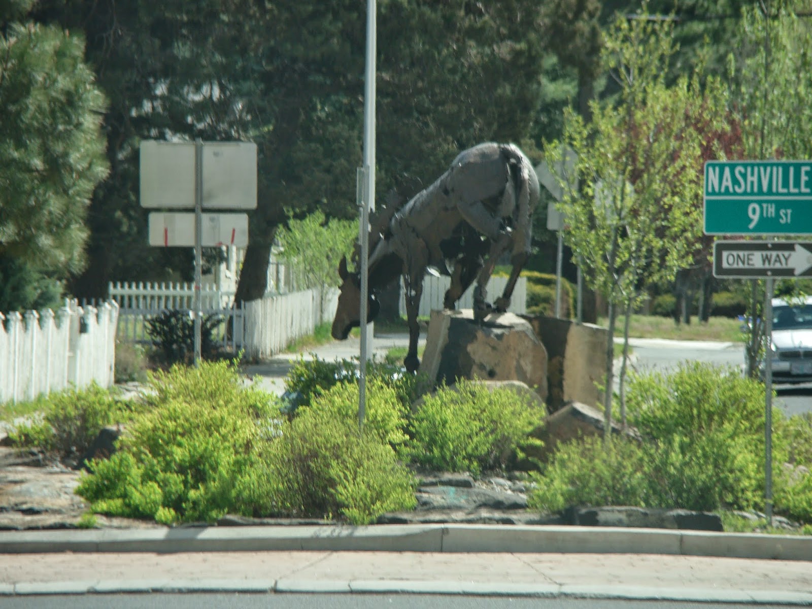 BB, Henri and Me: Bend Oregon: Roundabout Art