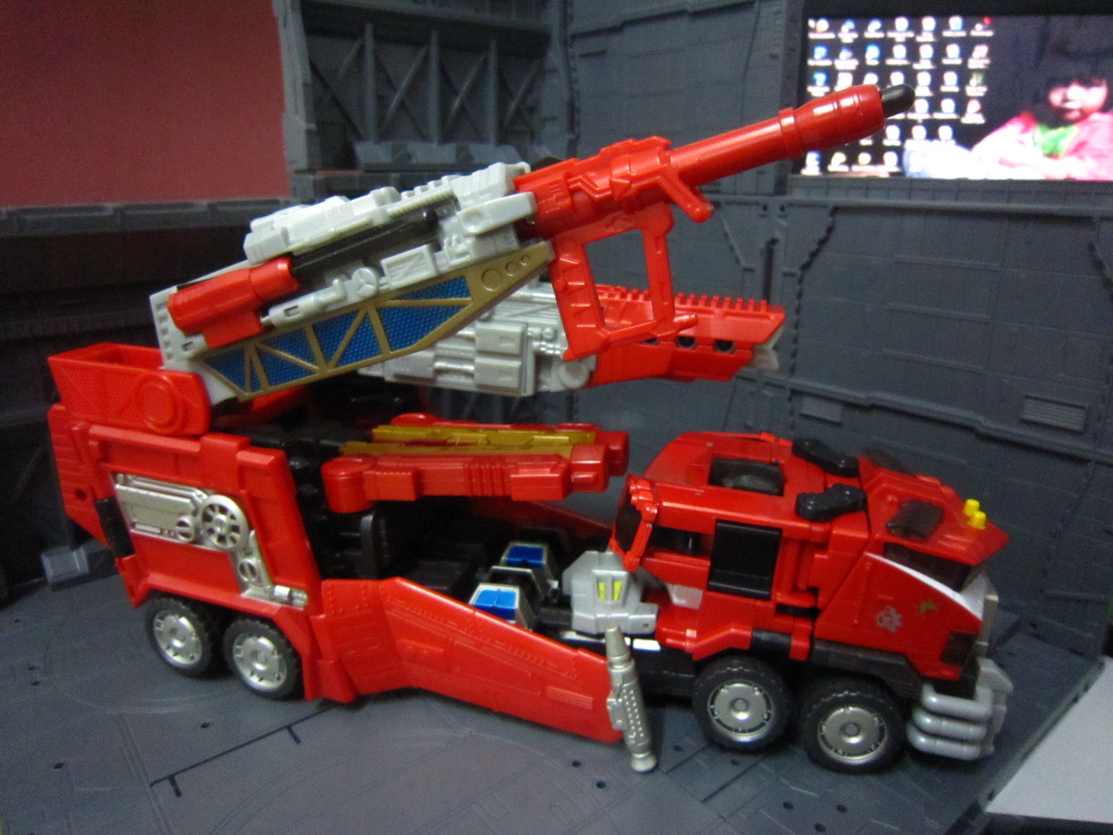 Totally Toys: Transformers Cybertron - Galaxy Force Optimus Prime
