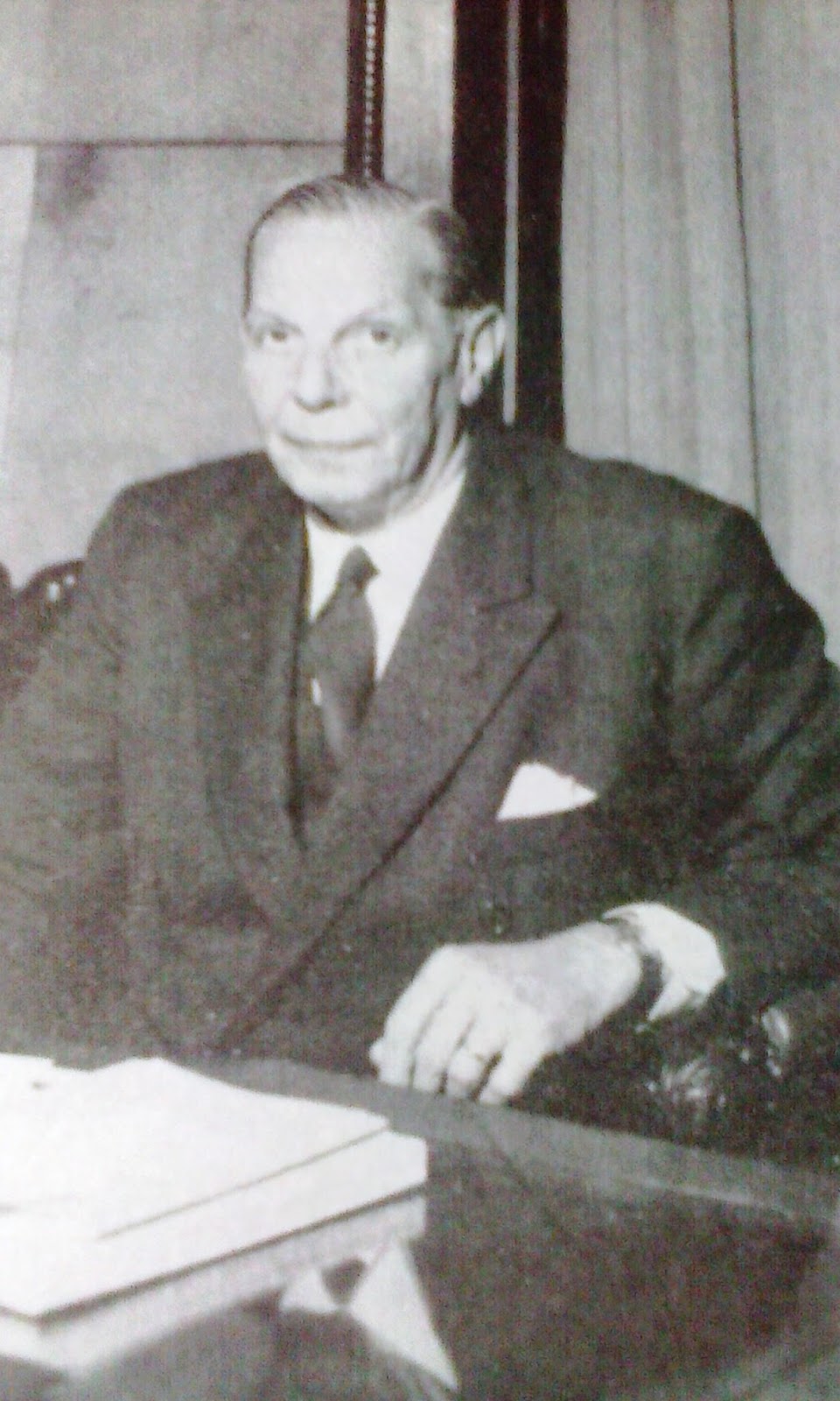 En compania del adulto mayor: ARQUITECTO PREBISCH Y EL OBELISCO: