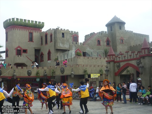 El Castillo de Chancay, frente al mar : Lugares Turísticos Región Lima