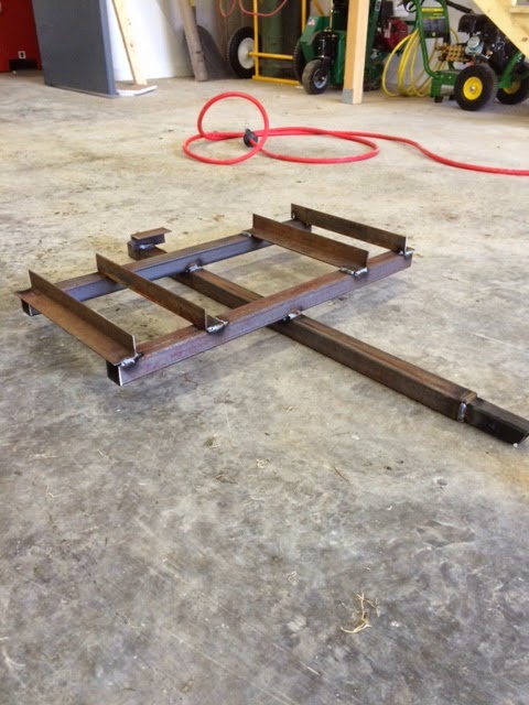 Bobs Shop: Fertilizer Spreader rack for hitch