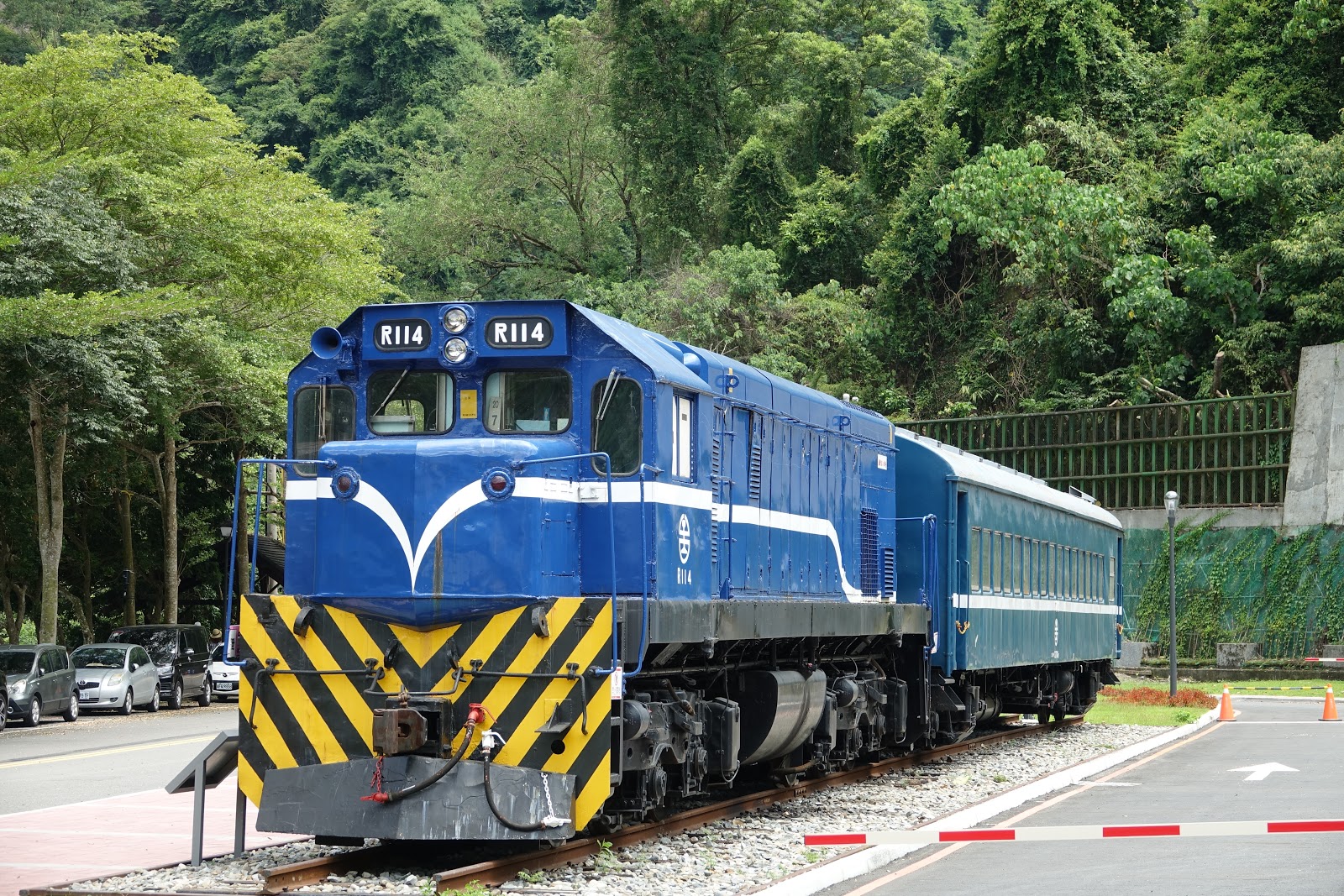 Blair's 鐵道攝影: R114柴電機車 / TRA R114 Diesel-electric Locomotive